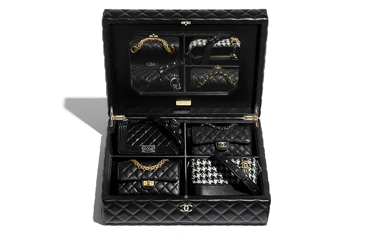 샤넬 레보이 숄더백 남녀공용 - POIZON